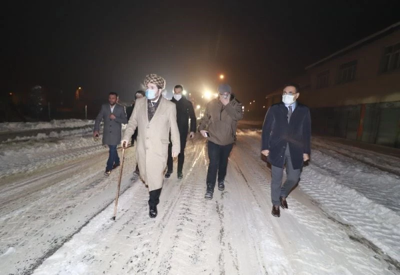 Başkan Sayan, kar temizleme çalışmalarını denetledi